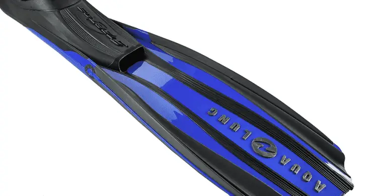 Open-Heel vs Full-Foot Scuba Diving Fins - Scuba Diving Gear