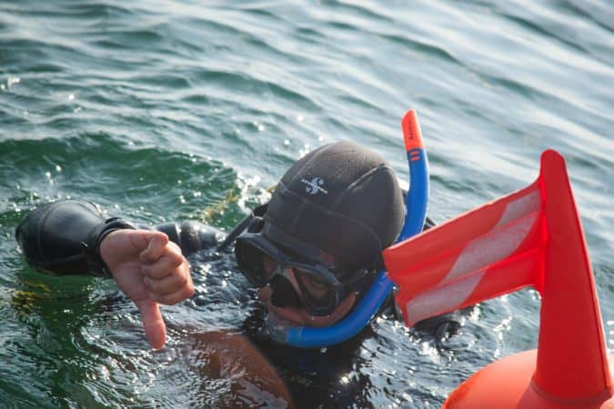 What are the Best Ways and Methods for Surface Signaling when Diving?