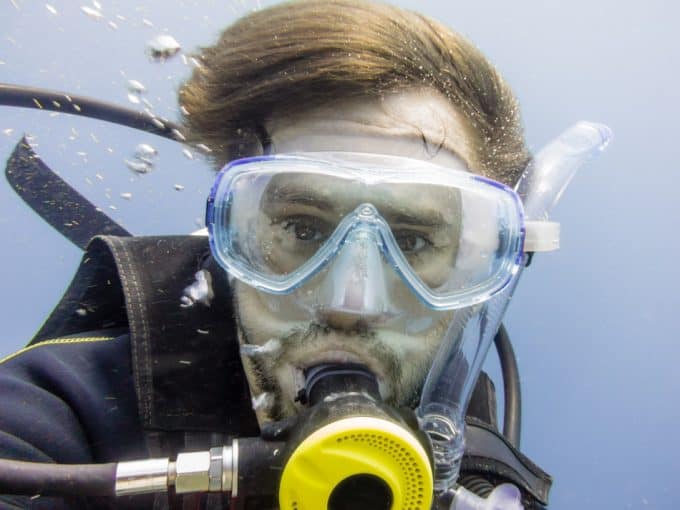 What is a Polarized Dive Mask? - Should you get one or not?