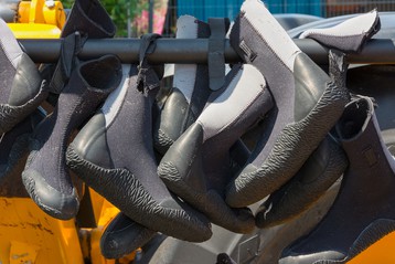 Best Dive Boots for Warmth and Protection - Reviews and Buying Guide